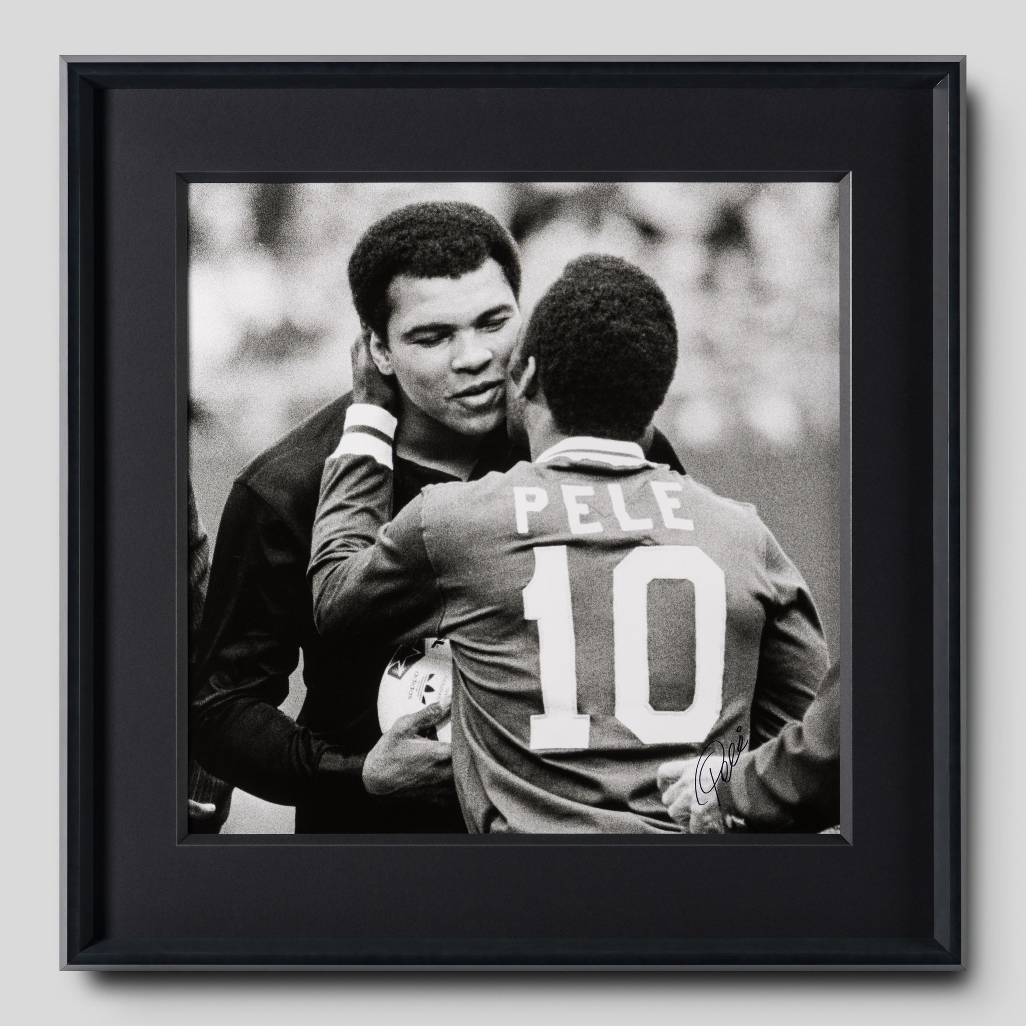 Pelé & Ali (Silver Gelatin 30x30) | Pelé